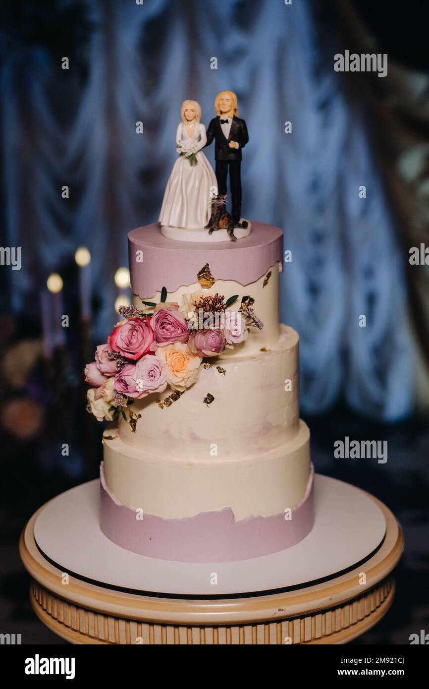 Three levels cake hi-res stock photography and images - Alamy