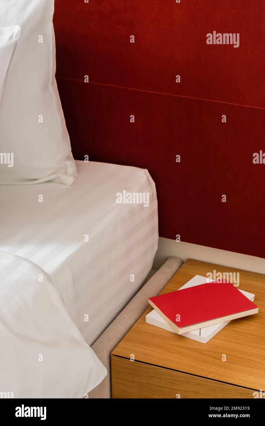 Bedside table books hi-res stock photography and images - Alamy