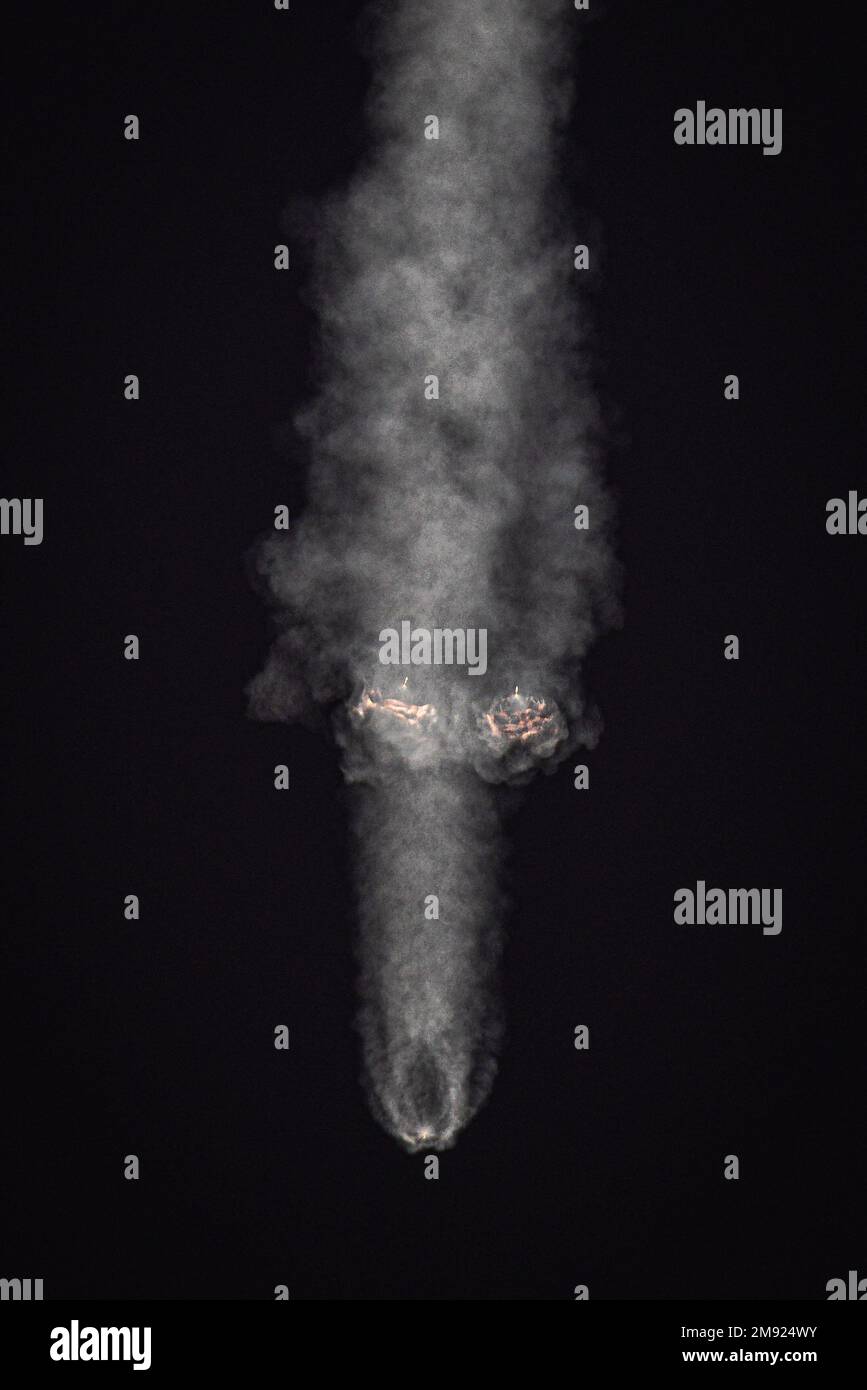 A SpaceX Falcon Heavy lifts off from Launch Complex 39A at Kennedy ...