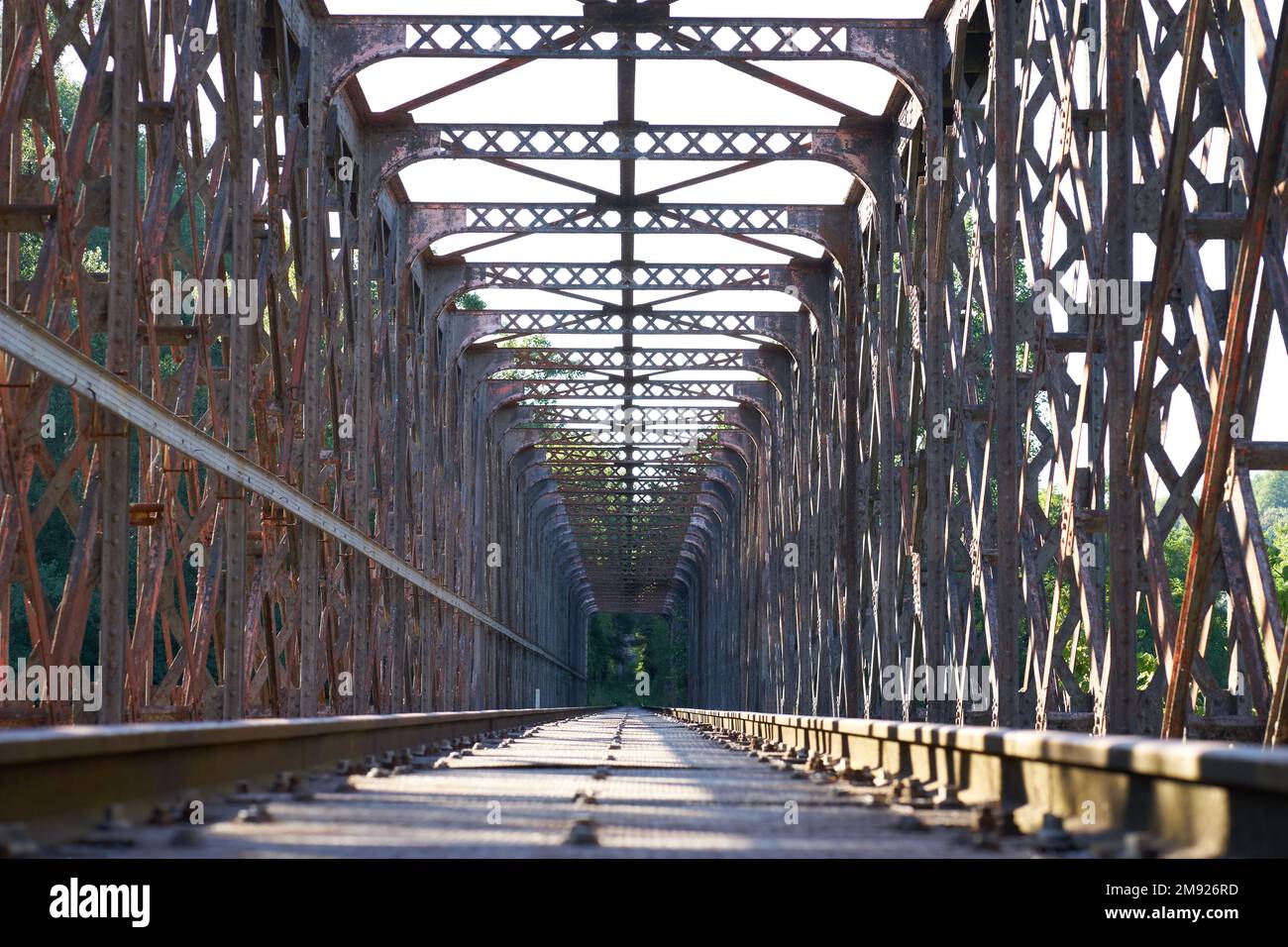 Metal railway bridges hi-res stock photography and images - Alamy