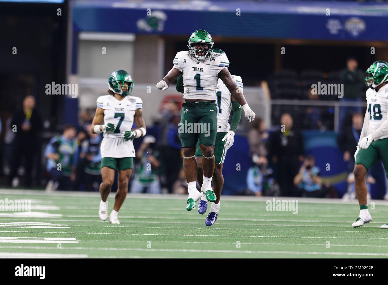 Making wave hi-res stock photography and images - Alamy