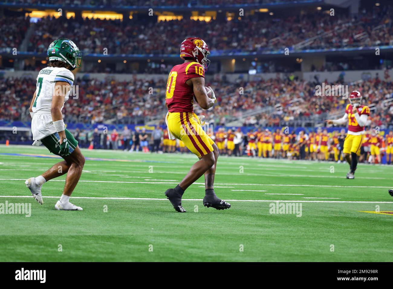 Southern California Trojans wide receiver Kyron Hudson (10) catches a 4 ...
