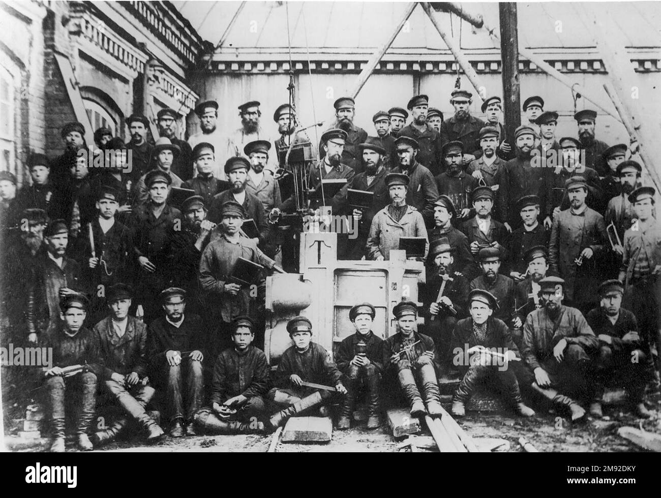 1890 factory workers hi-res stock photography and images - Alamy