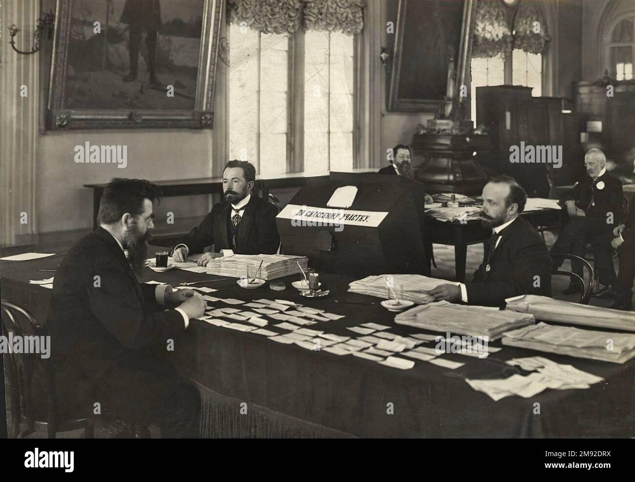 Early 1900s vote counting hi-res stock photography and images - Alamy