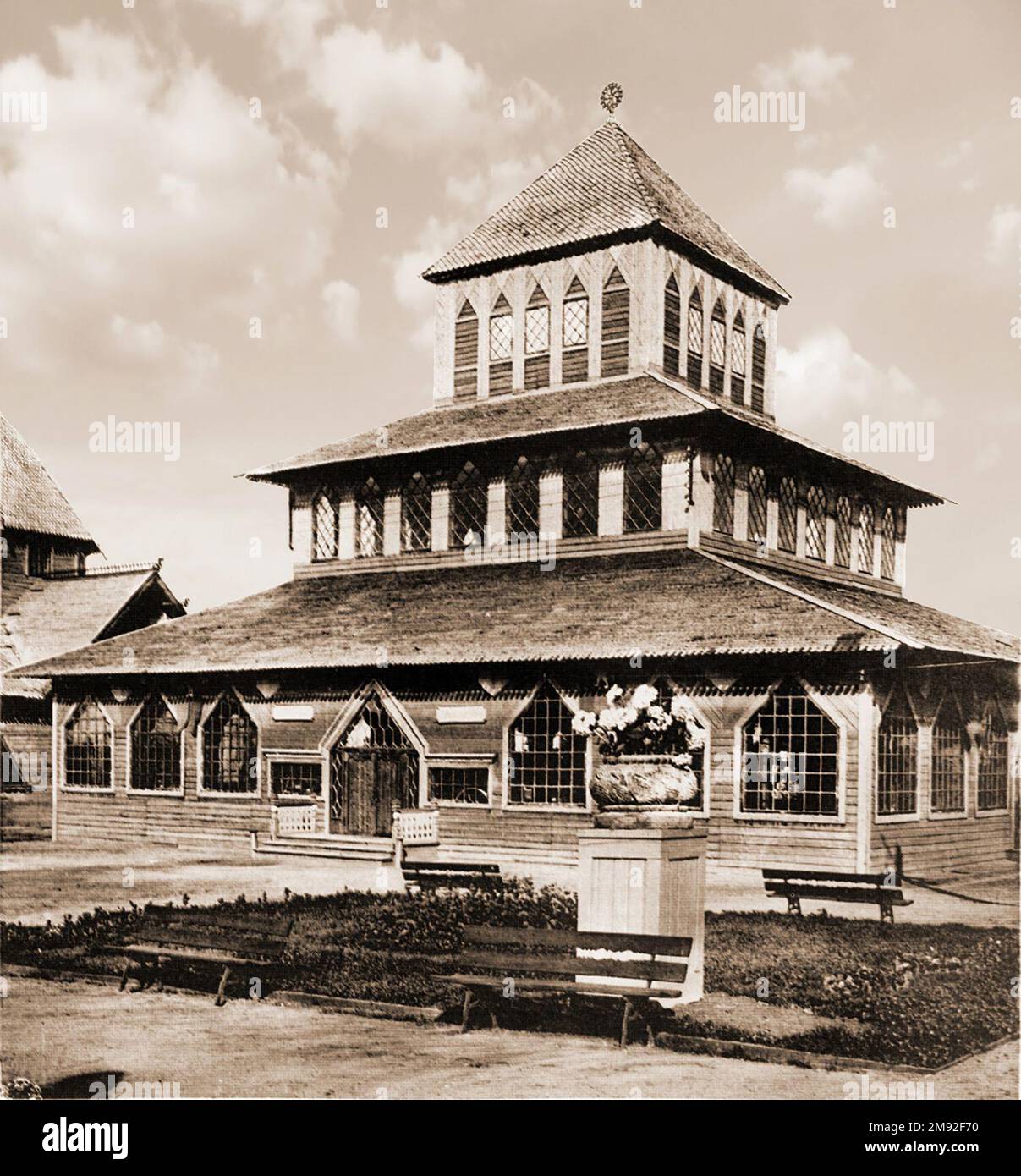Weaving and spinning pavilion hi-res stock photography and images - Alamy