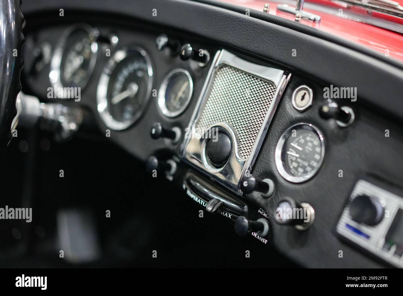 A detailed shot of a vintage classic car dashboard Stock Photo - Alamy