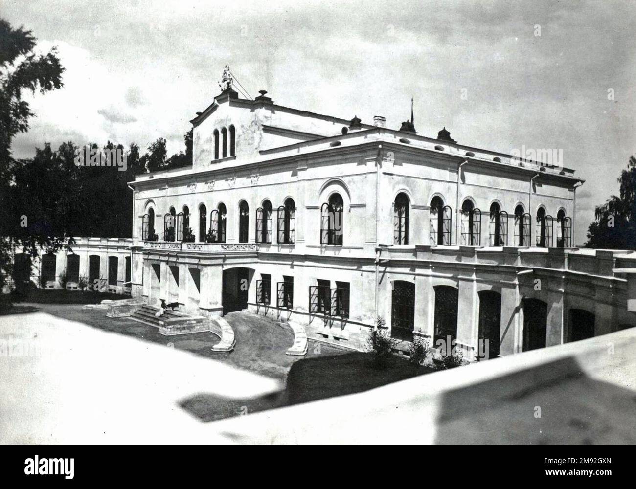 The main building of the Krasnaya Gorka Palace (western facade with ...