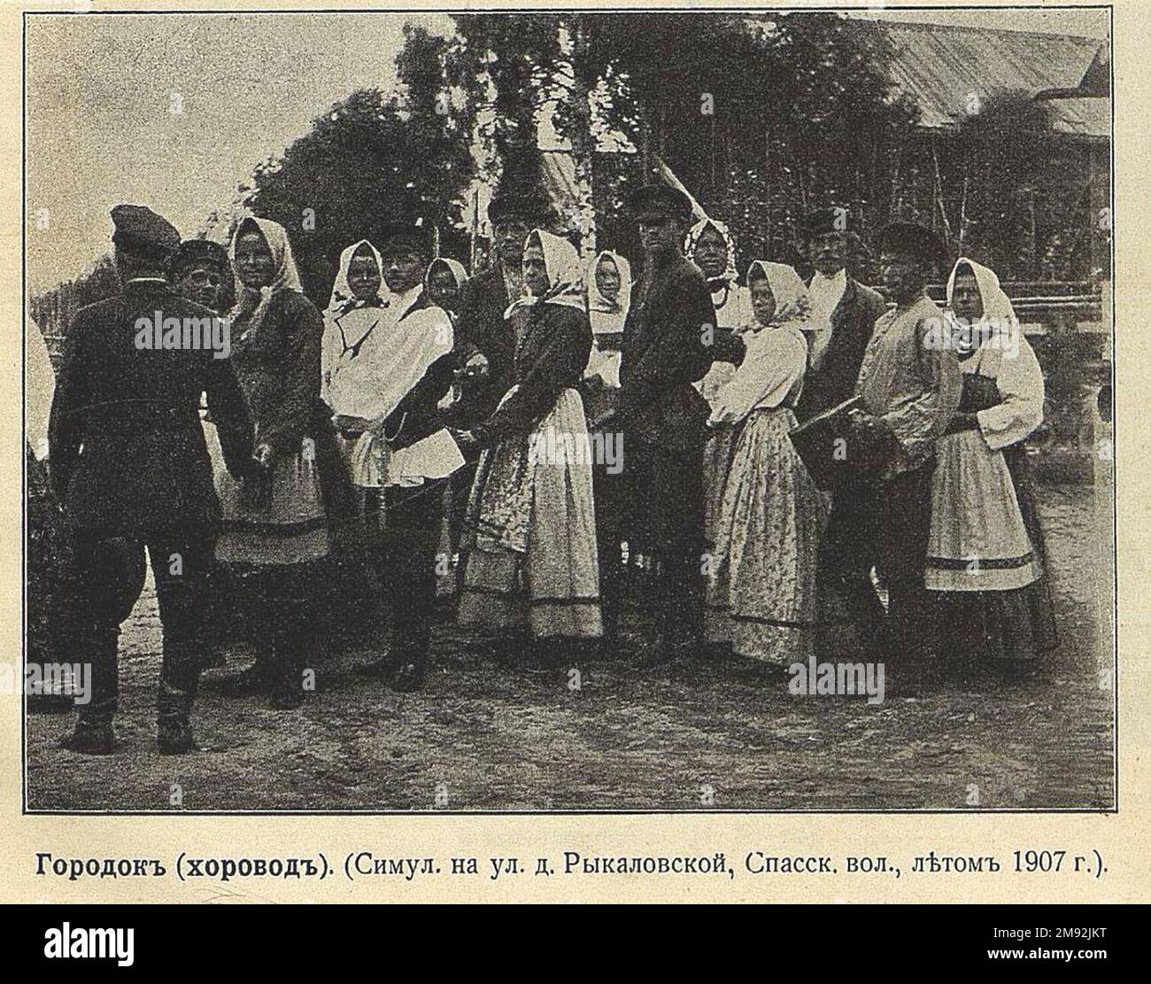 Round dance gorodok hi-res stock photography and images - Alamy