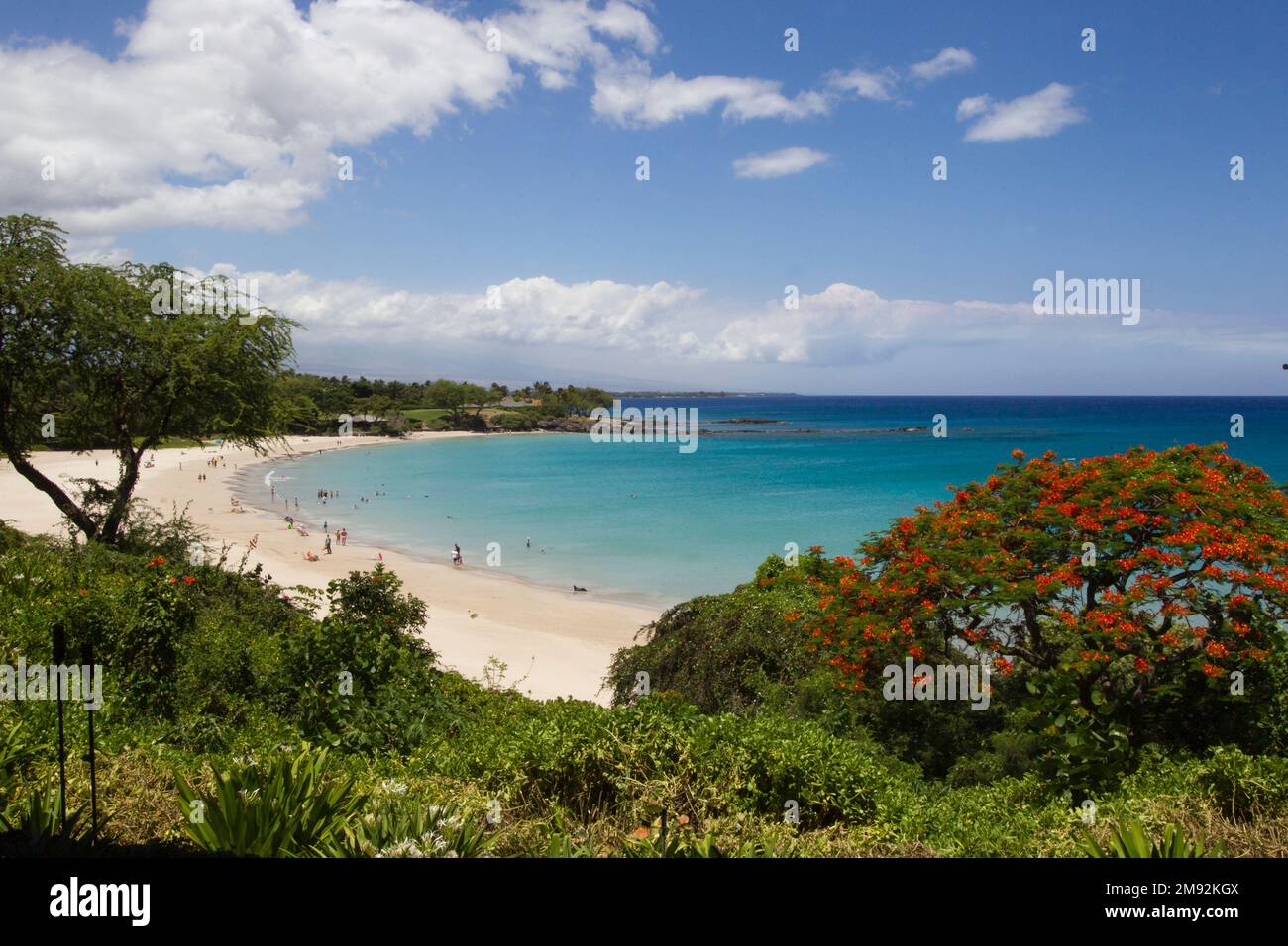 KAILUA-KONA-BIG ISLAND-HAWAII-19-06-2104. Tourist enjoy a day on the ...