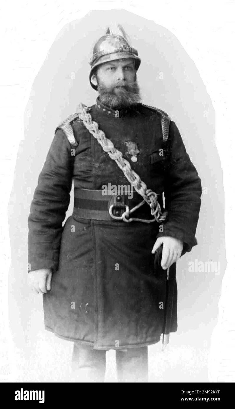 Early 1900s firefighter hi-res stock photography and images - Alamy