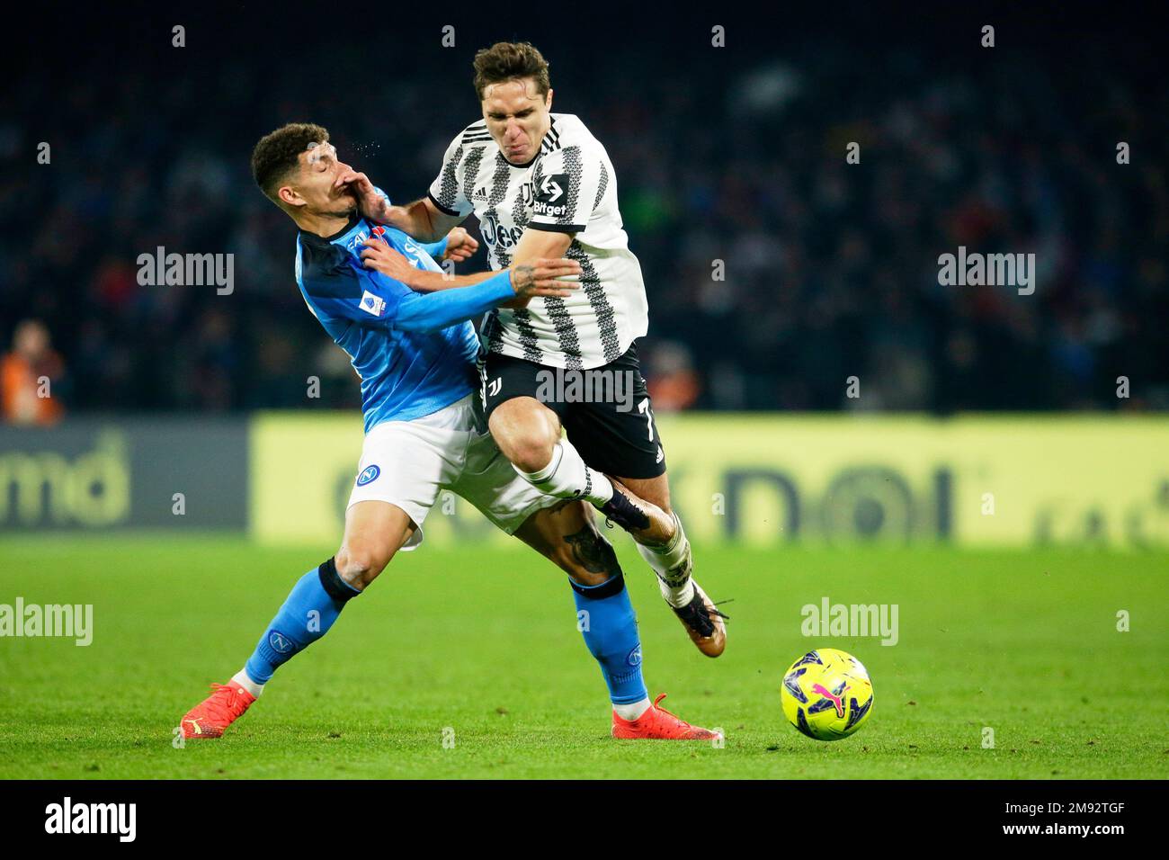 SSC Napoli's Italian defender Giovanni Di Lorenzo controls the ball ...