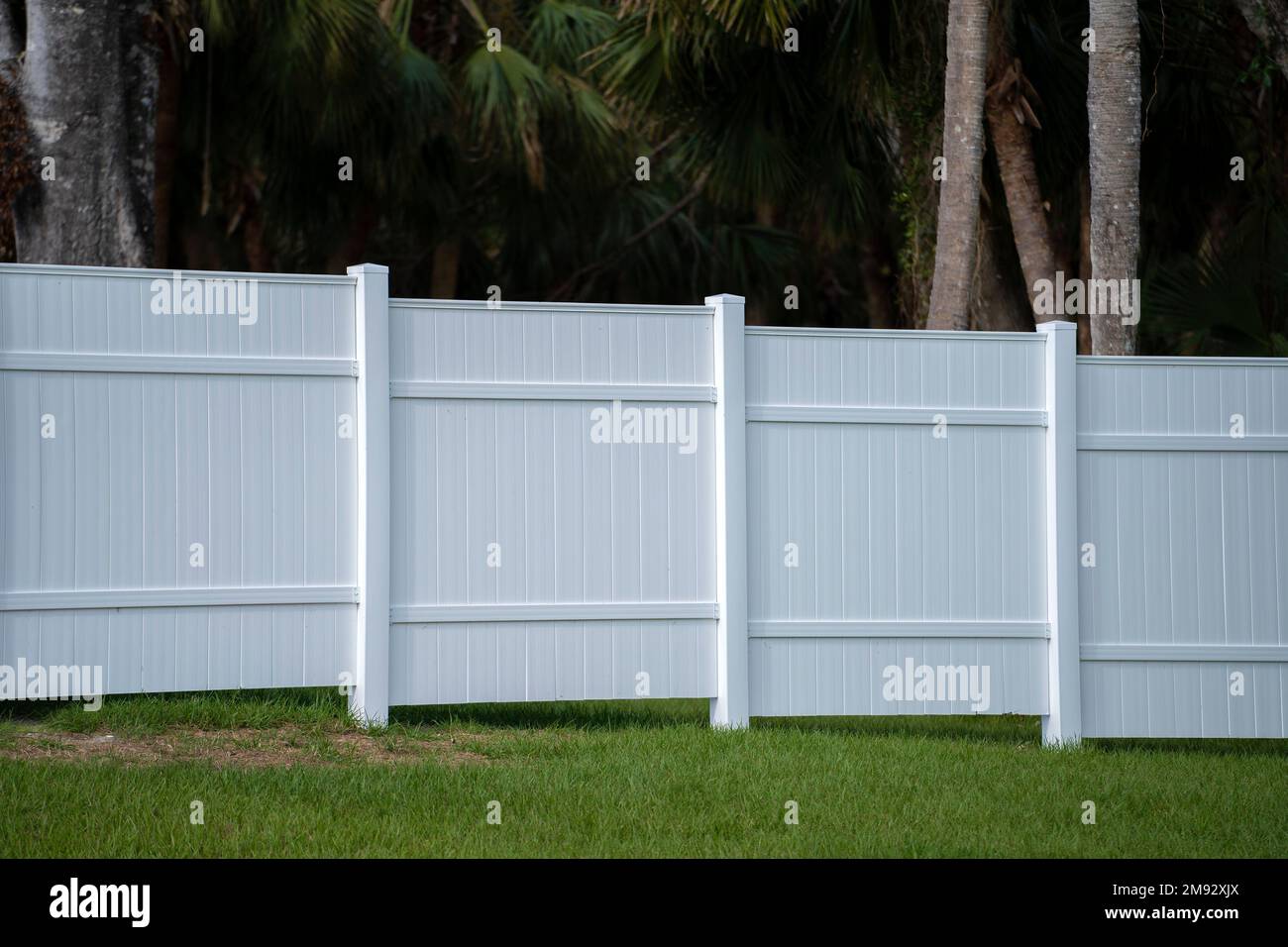 Green pvc fence hi-res stock photography and images - Alamy