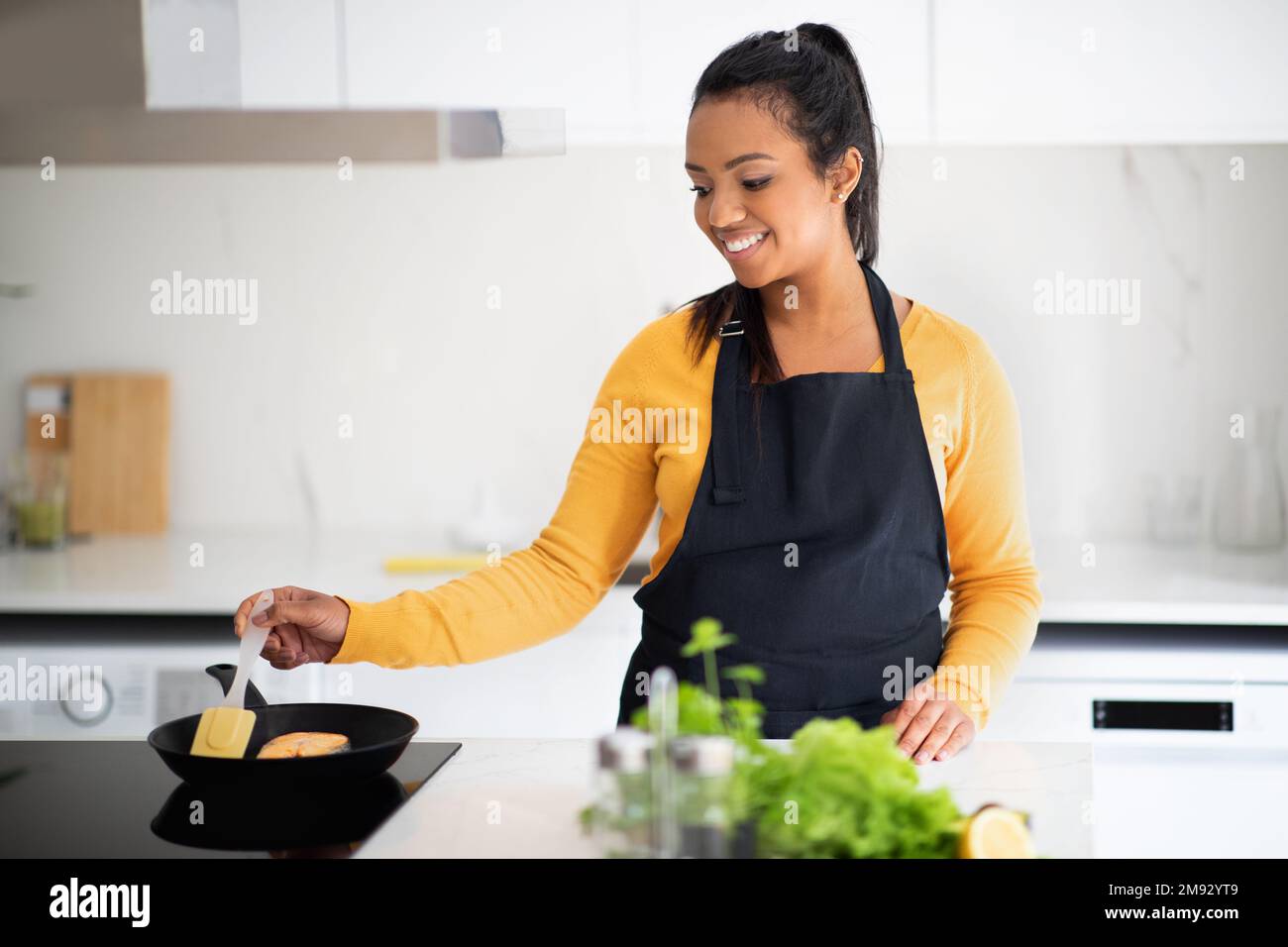 Fish table hi-res stock photography and images - Alamy