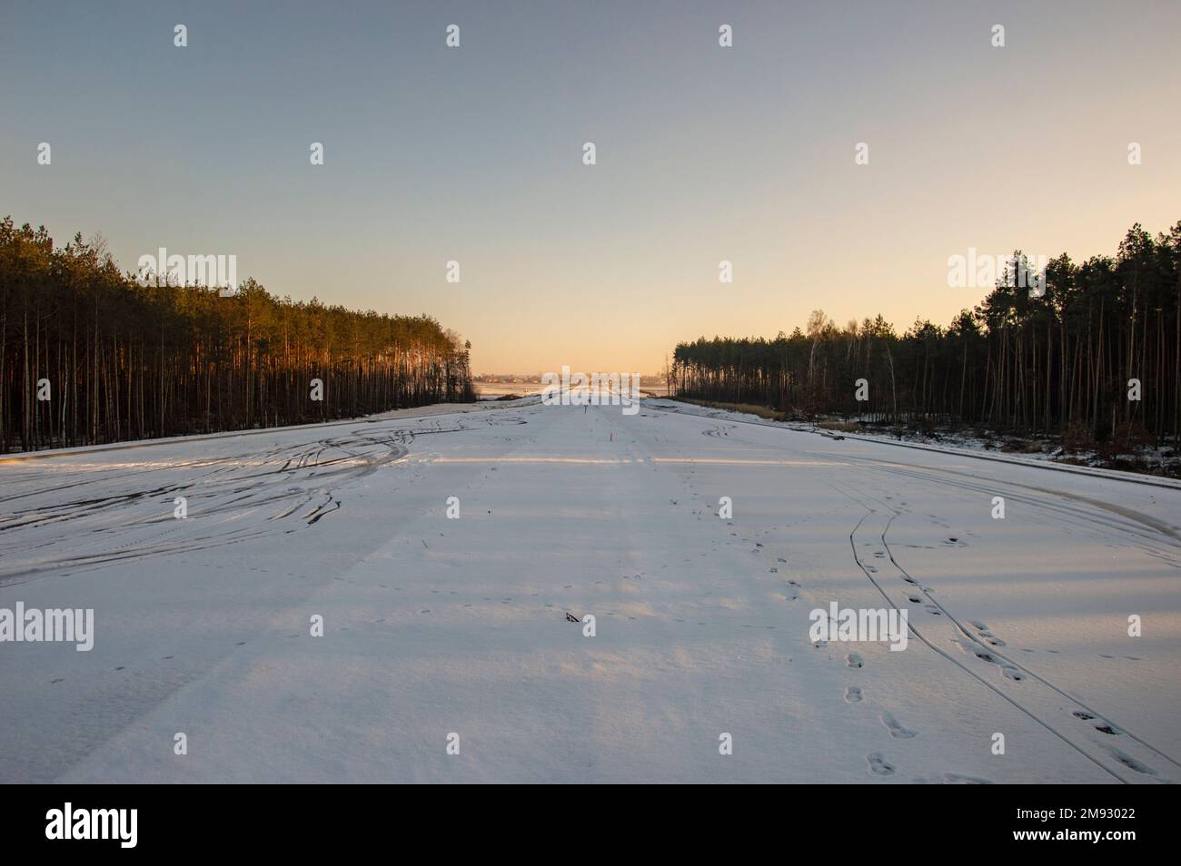 Snowstorm and field and road hi-res stock photography and images - Alamy