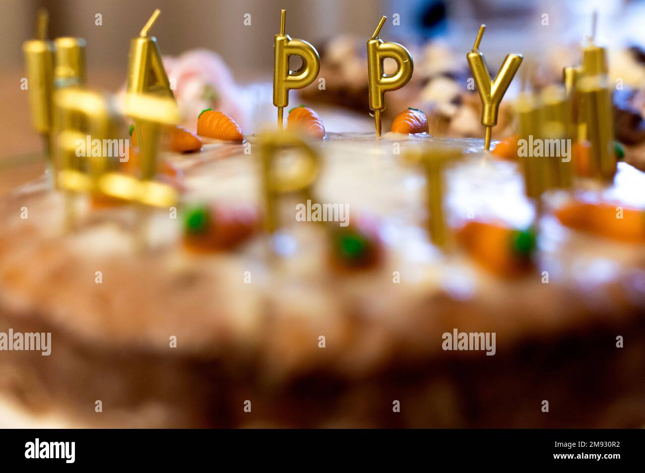 Birthday cake mit candles Stock Photo - Alamy