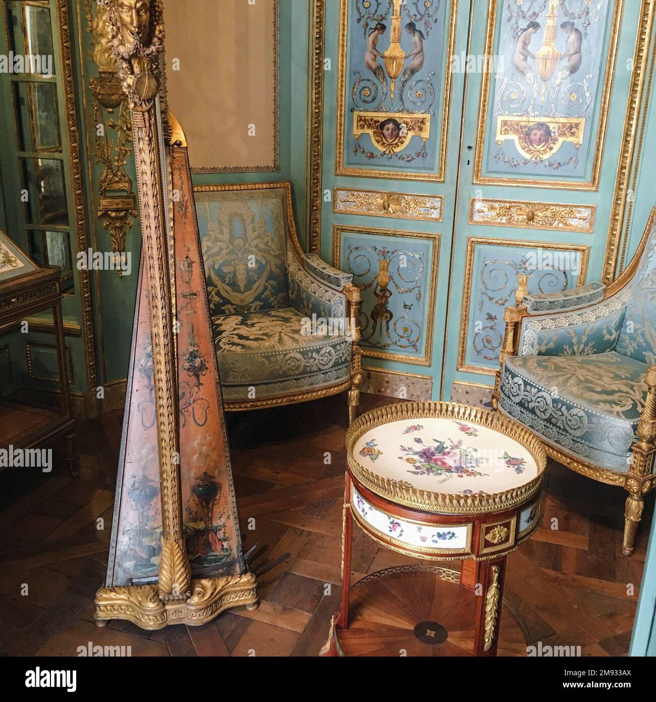 Louvre interior of the dome paris hi-res stock photography and images - Alamy