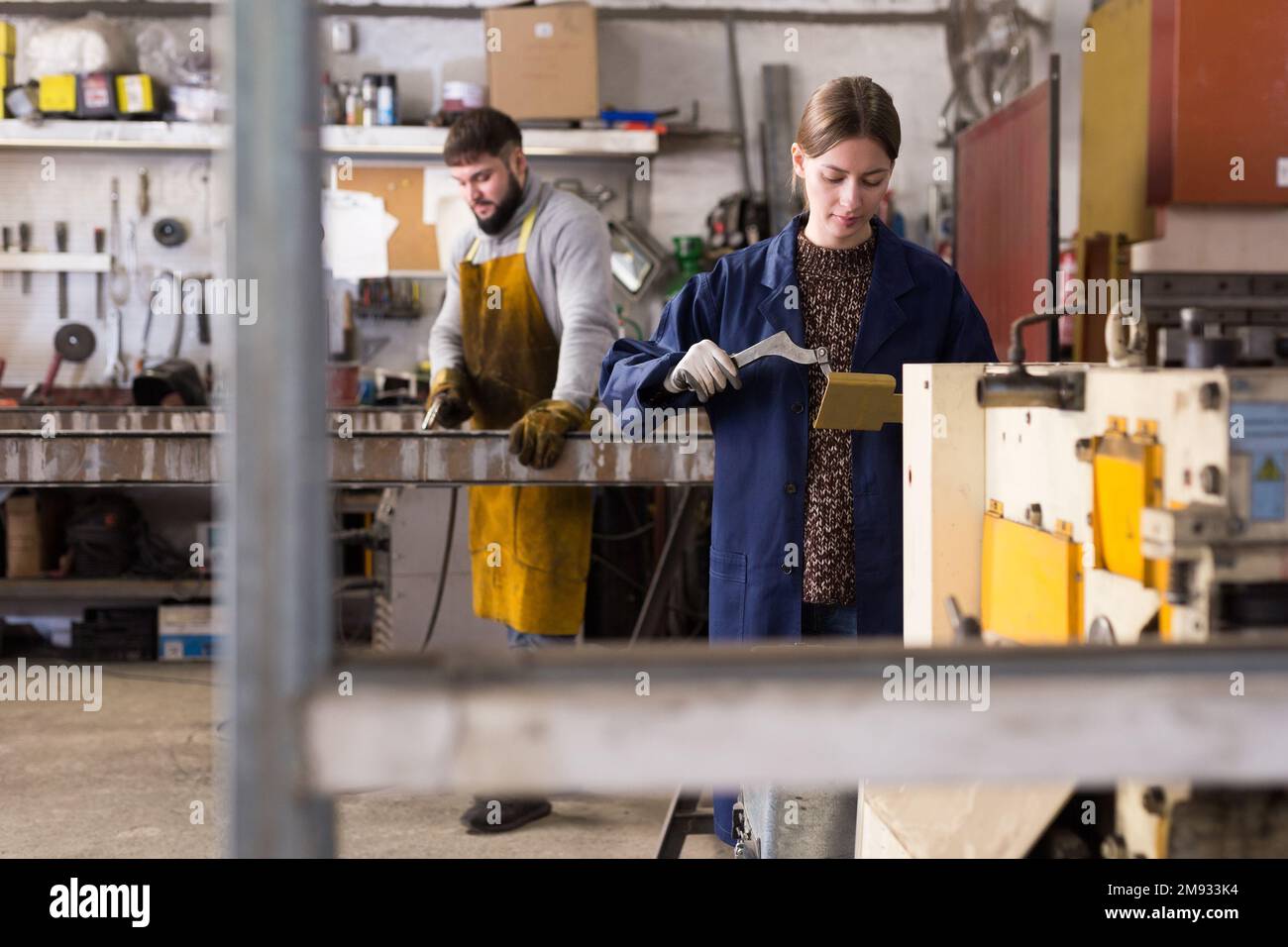 Locksmith woman hi-res stock photography and images - Alamy