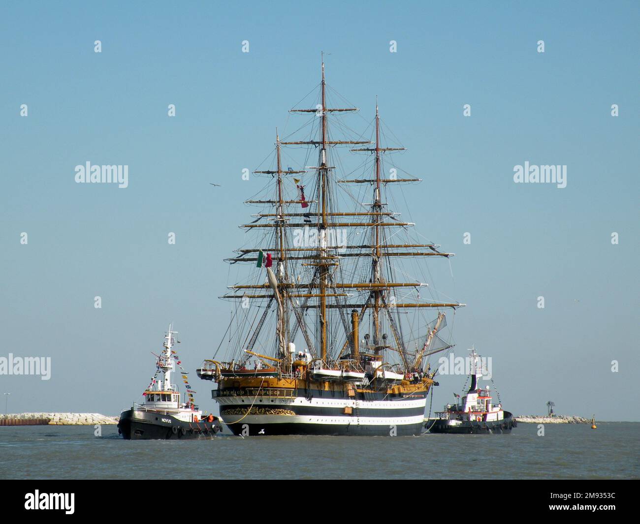 Italian navy amerigo vespucci hi-res stock photography and images - Alamy