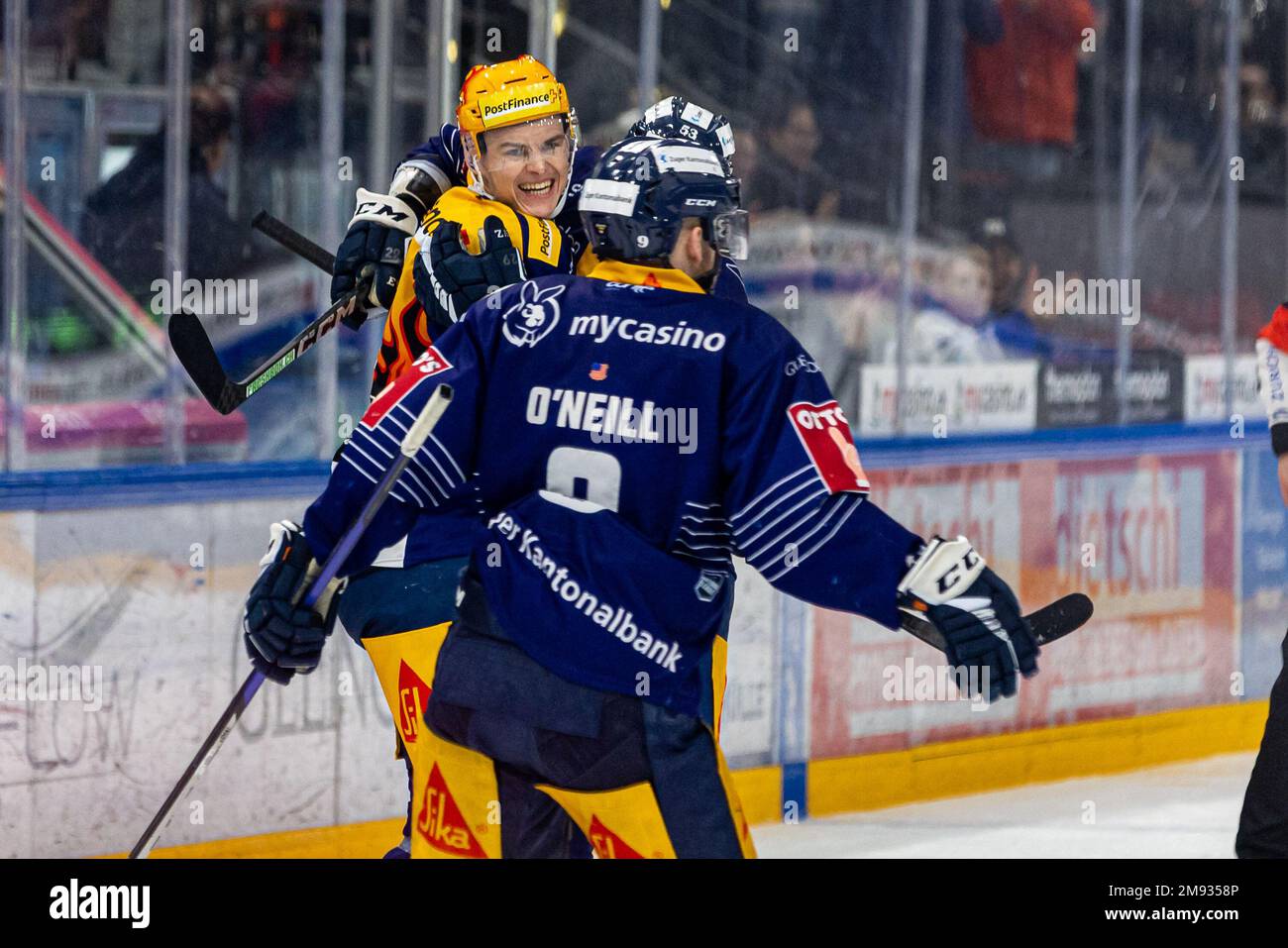 PostFinance top scorer Gregory Hofmann (EV Zug) celebrates his game ...