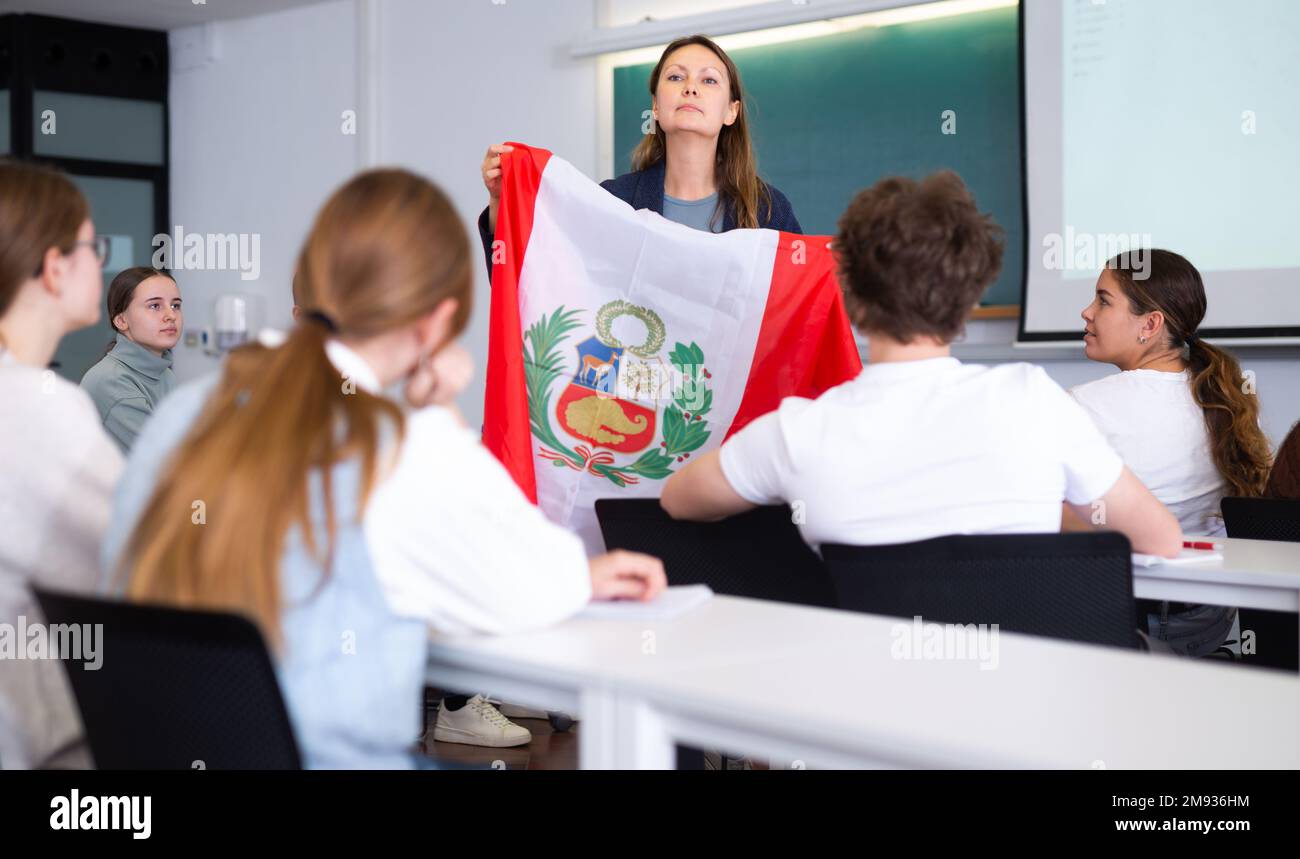 English class in peru hi-res stock photography and images - Alamy