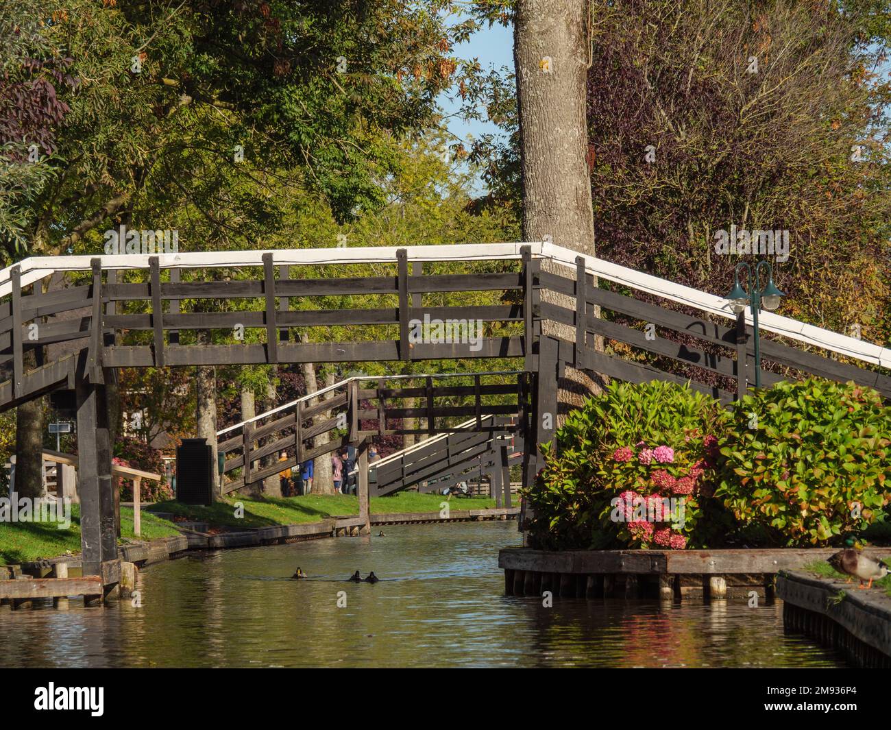 A beautiful view of a bridge over the river. Giethoorn, Overijssel ...