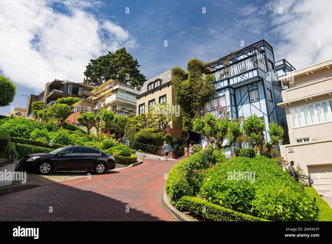 SAN FRANCISCO, USA - APRIL 2016: Famous Lombard street, one of the most ...