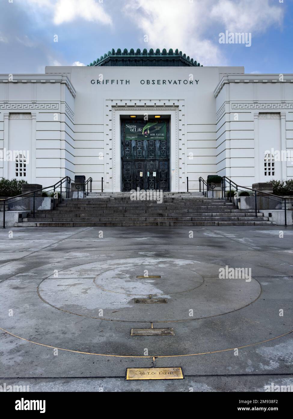 Front view of Griffith Park Observatory Stock Photo - Alamy
