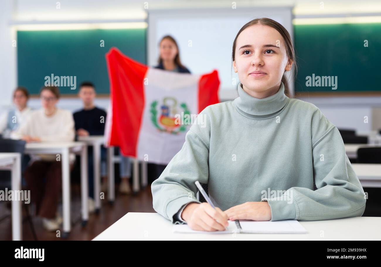 Peruvian teen girl hi-res stock photography and images - Alamy
