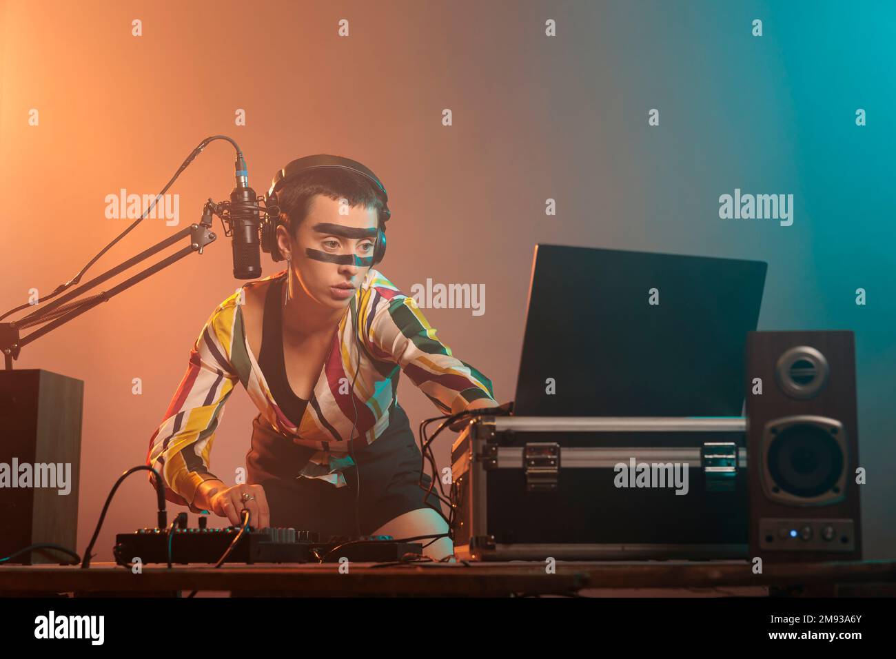 DJ woman using turntables to mix techno music, producing sounds at dj ...