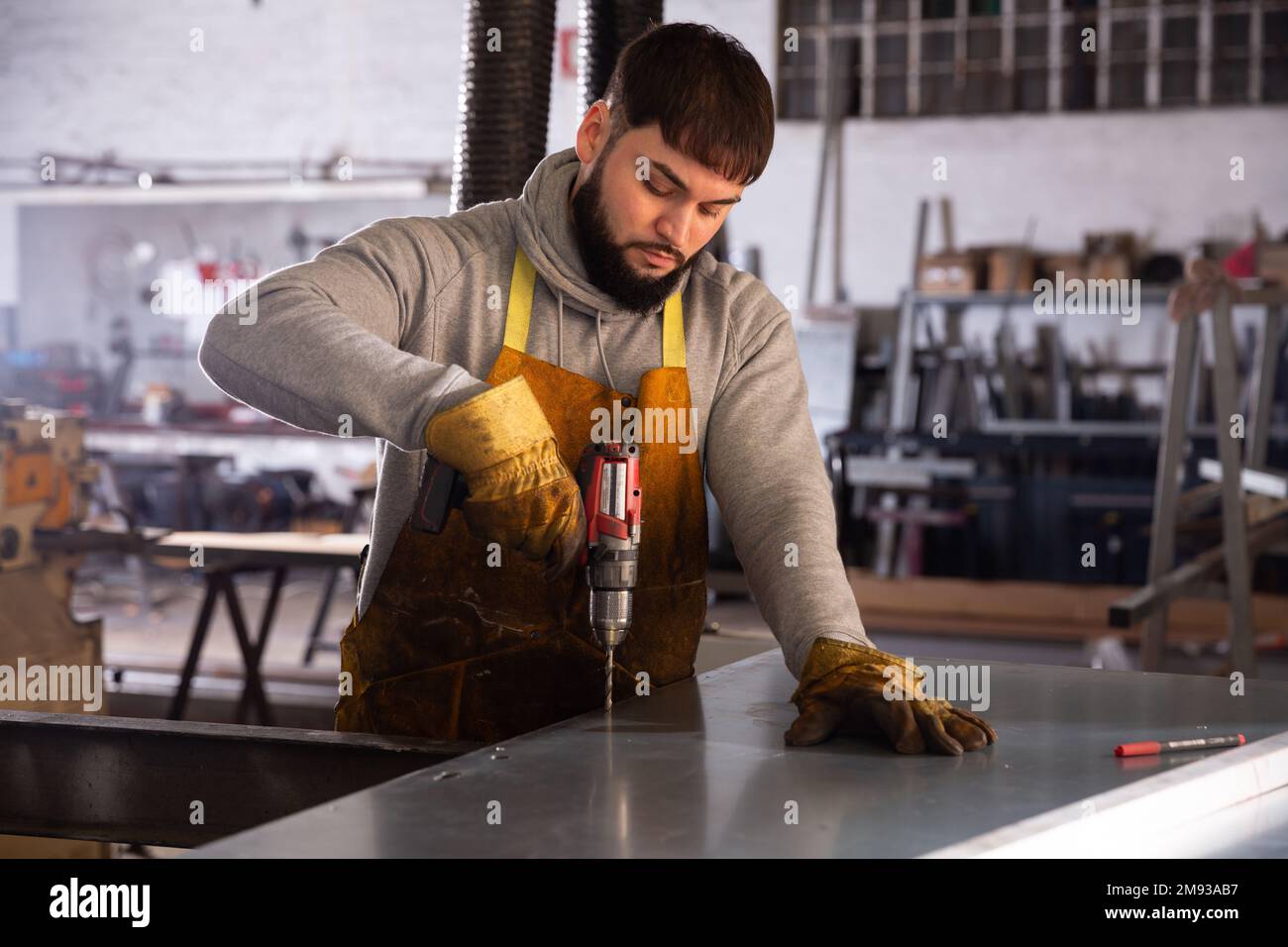 Sheet metal mechanic hi-res stock photography and images - Alamy