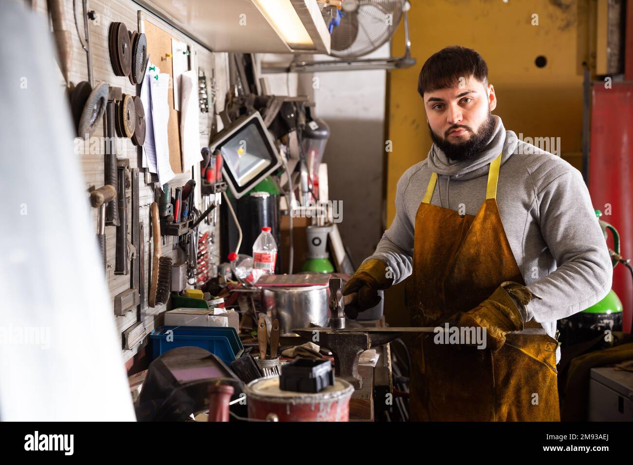 Shaping metal parts hi-res stock photography and images - Alamy