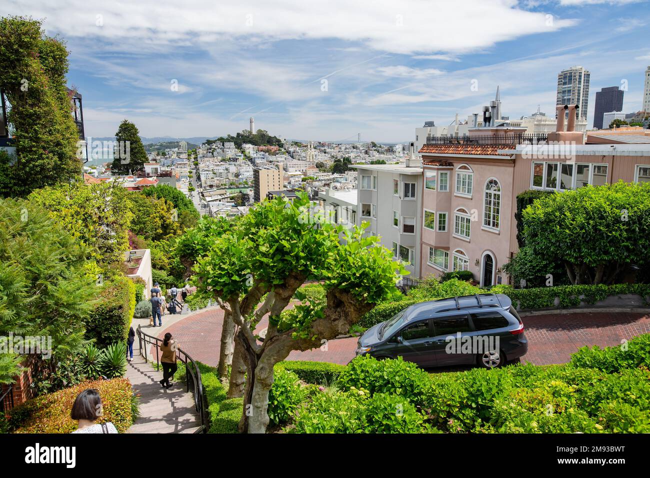 SAN FRANCISCO, USA - APRIL 2016: Famous Lombard street, one of the most ...