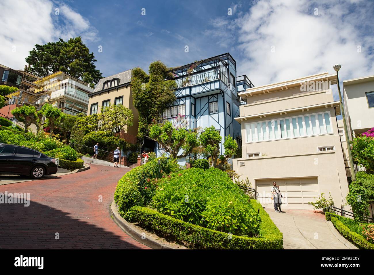 SAN FRANCISCO, USA - APRIL 2016: Famous Lombard street, one of the most ...