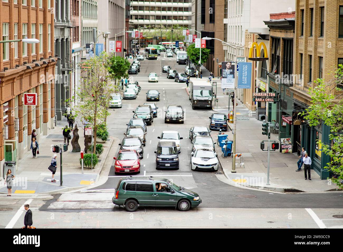 SAN FRANCISCO, USA - APRIL 2016: Downtown city life in a busy street of ...