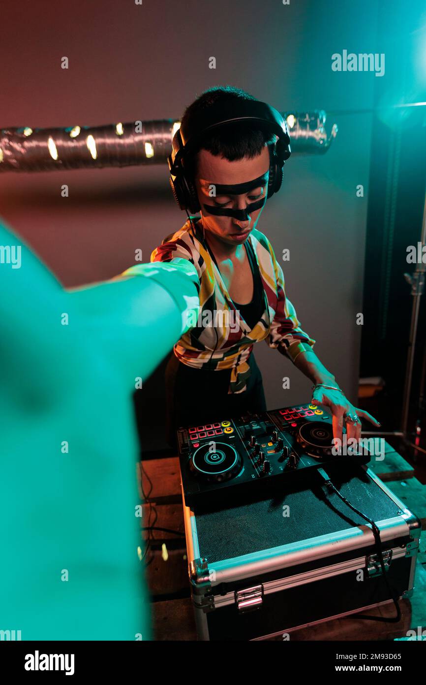 Female disc jockey hi-res stock photography and images - Alamy