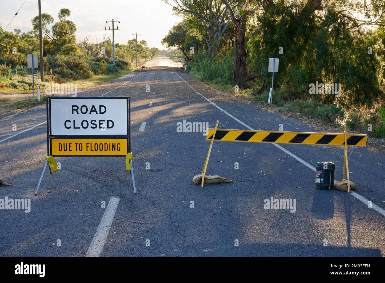 Traffic advisory signs placed across flooded road near Mildura ...