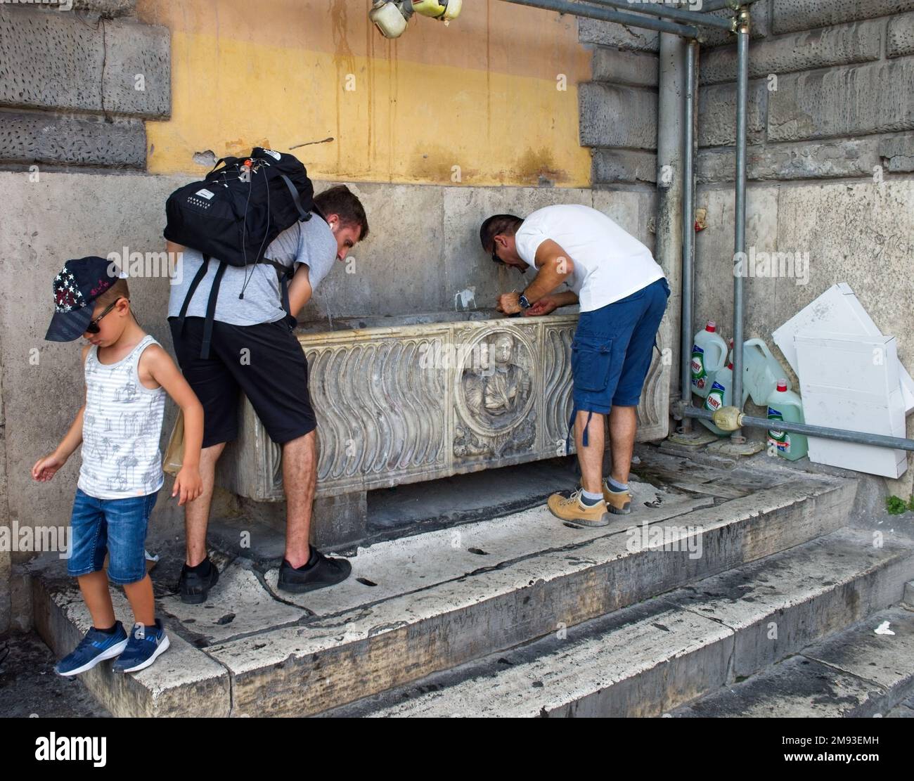 People drinking from a public water fountain in Rome Stock Photo - Alamy