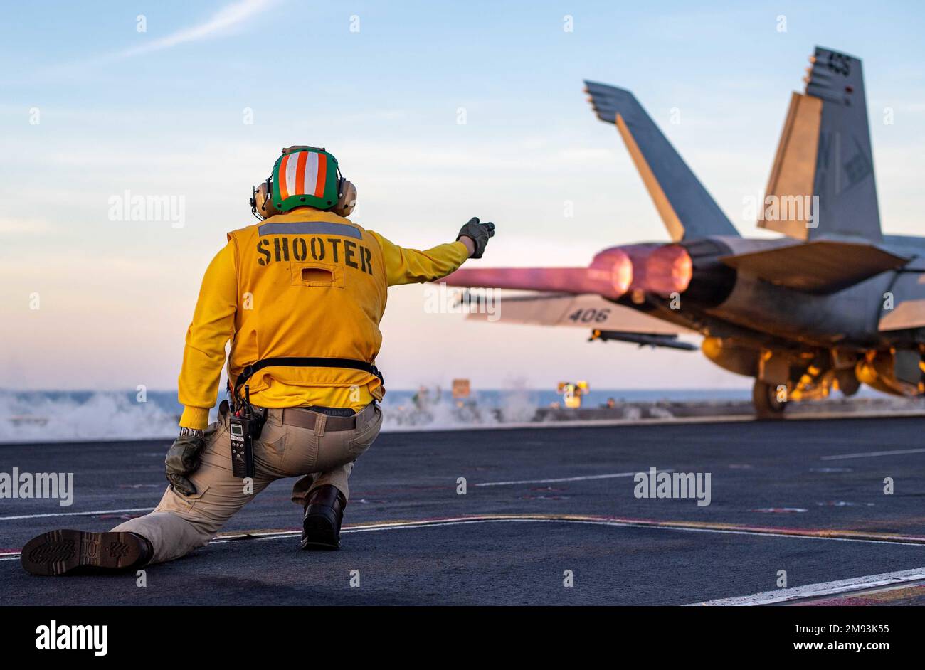 230113-N-MJ302-1462 SOUTH CHINA SEA (Jan. 13, 2023) An F/A-18E Super ...