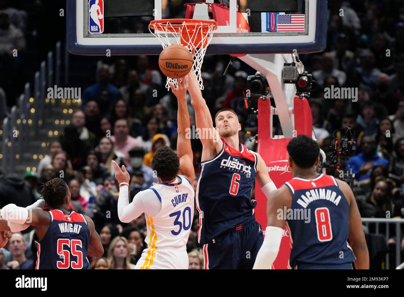 Washington Wizards center Kristaps Porzingis (6) blocks a shot by ...