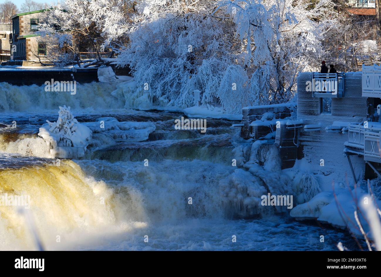 People take in the view of the waterfalls on the Mississippi River in ...