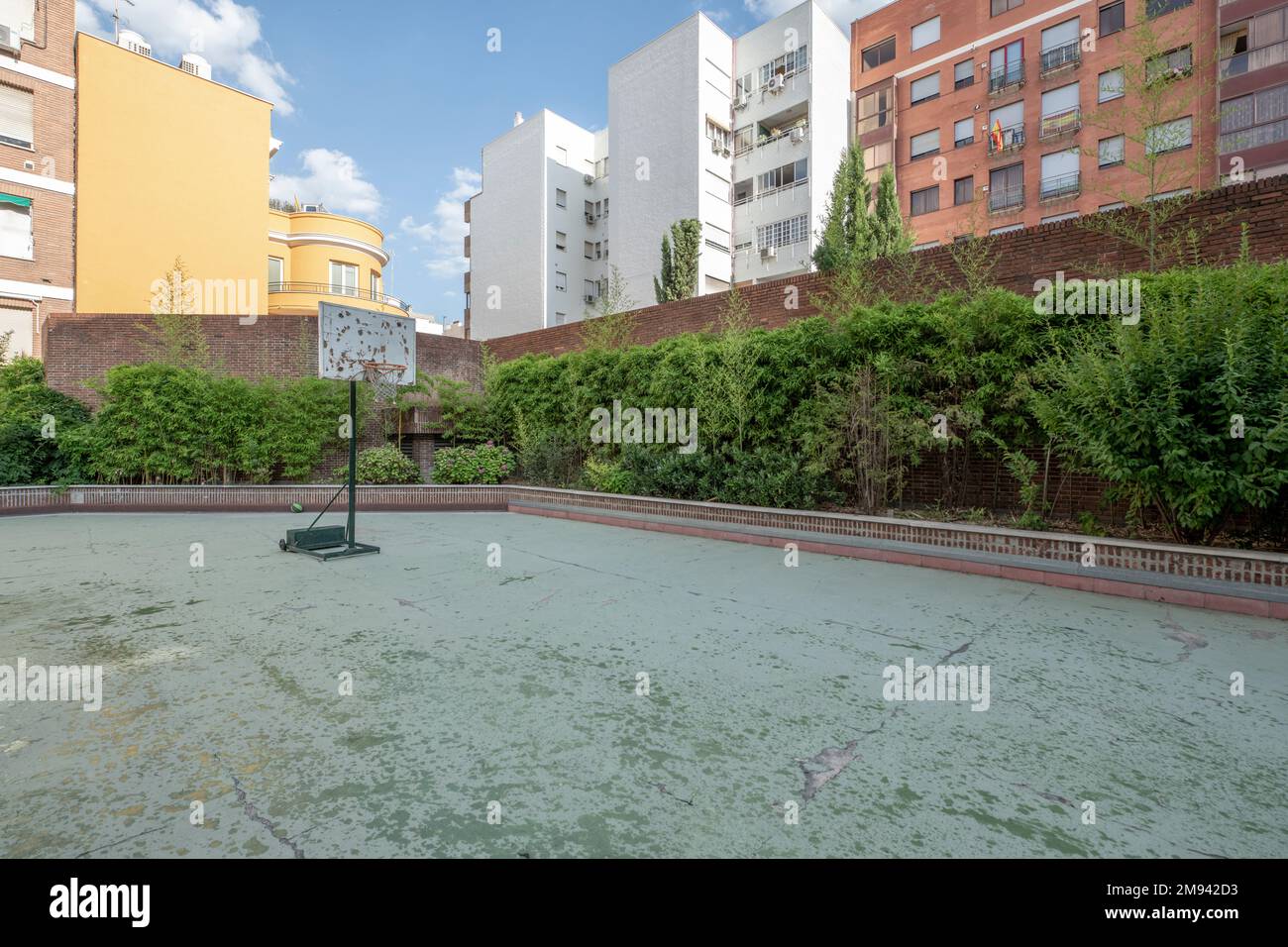 Common areas of an inner courtyard of a block with gardens, a basket to ...