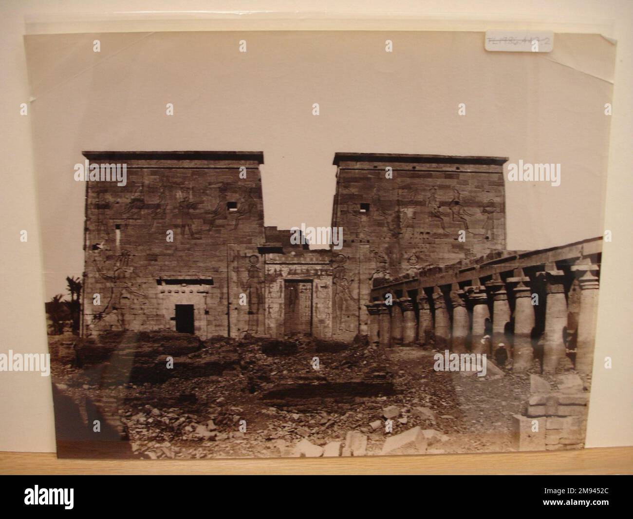 Phile Vue de Pylone avec les Colonnes (Temple of Isis pylon; view with ...