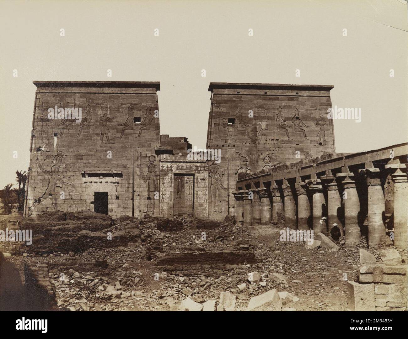 Phile Vue de Pylone avec les Colonnes (Temple of Isis pylon; view with ...