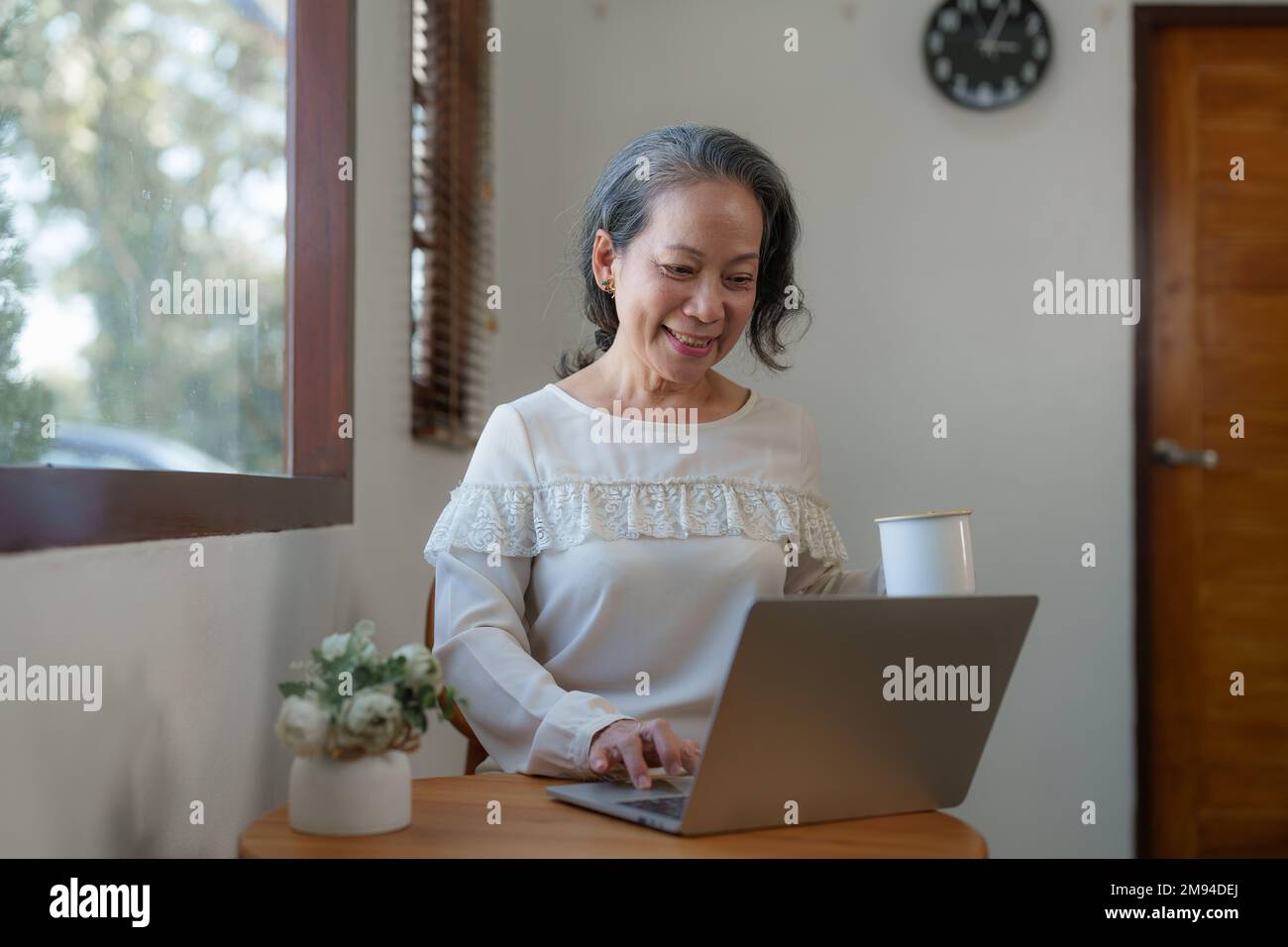 Smart asian mature middle-aged businesswoman CEO boss leader teacher ...