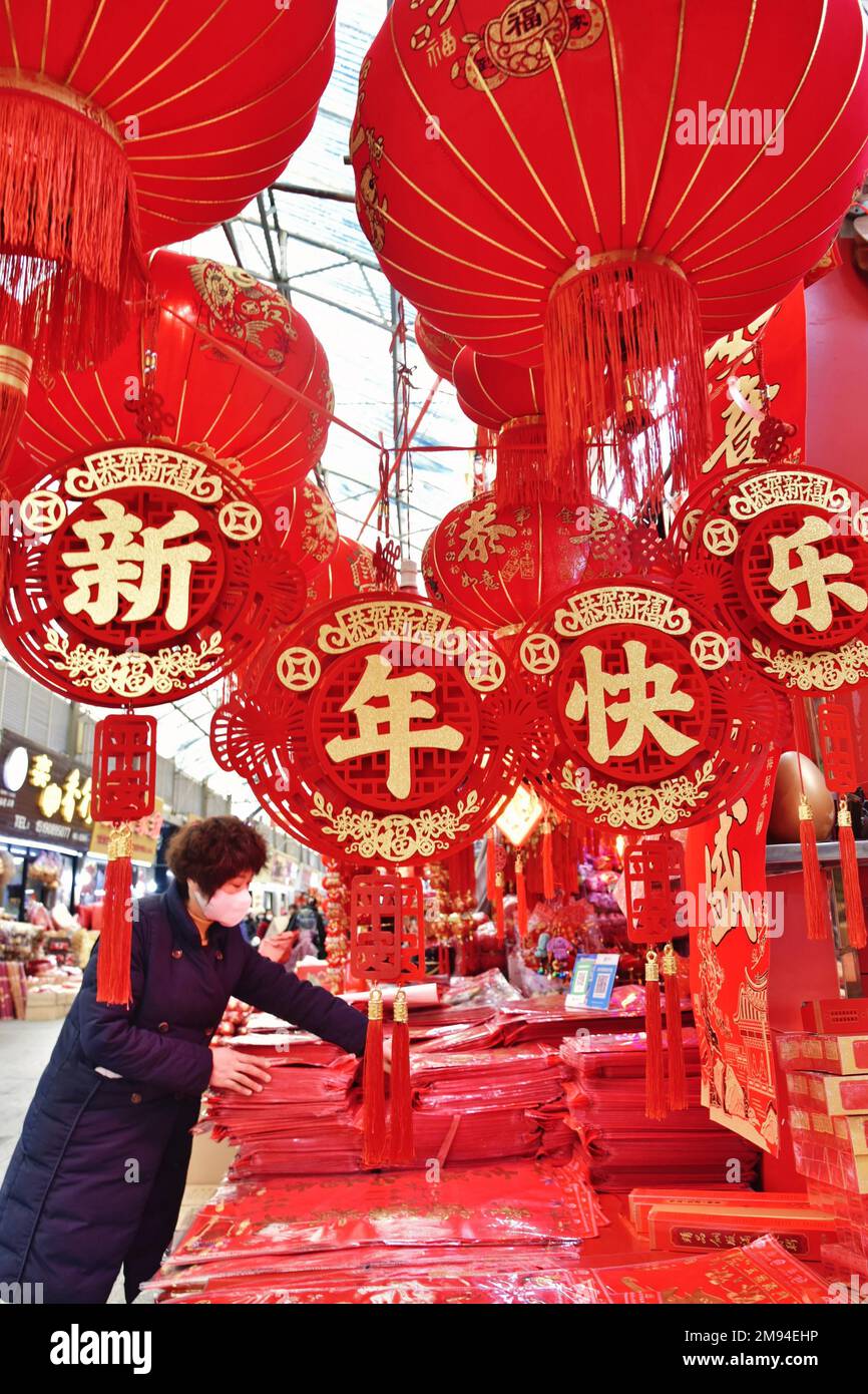 People select decorations for Spring Festival on the day of Little New ...