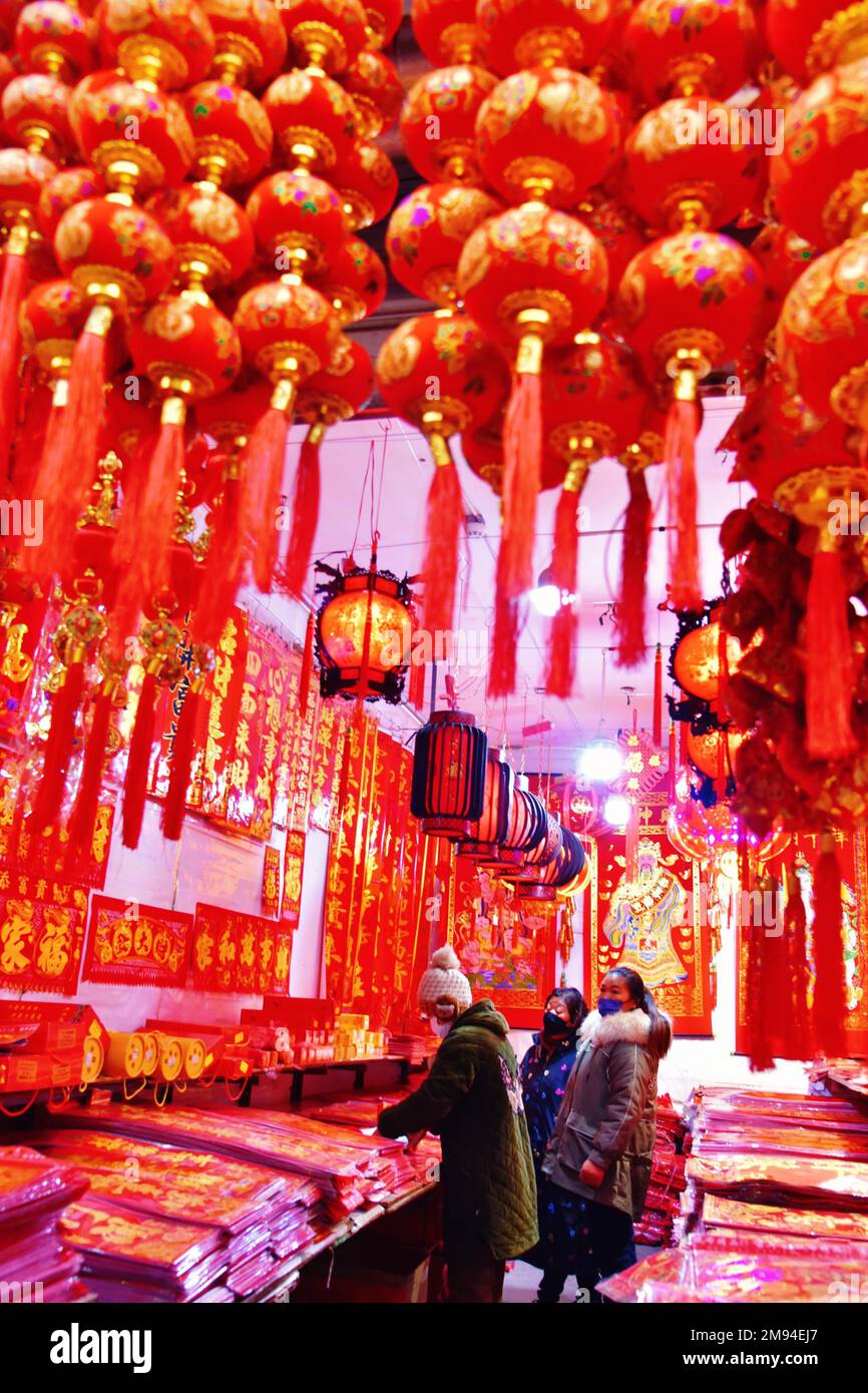 People select decorations for Spring Festival on the day of Little New ...