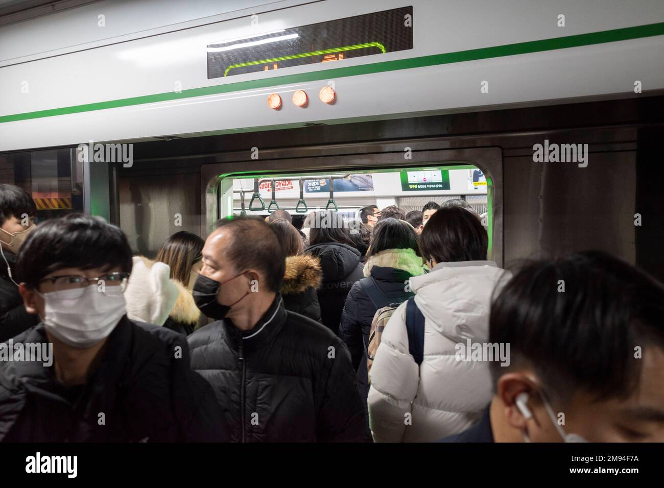 Seoul, Korea. 20th Dec, 2022. Commuters, passengers and tourists alike ...