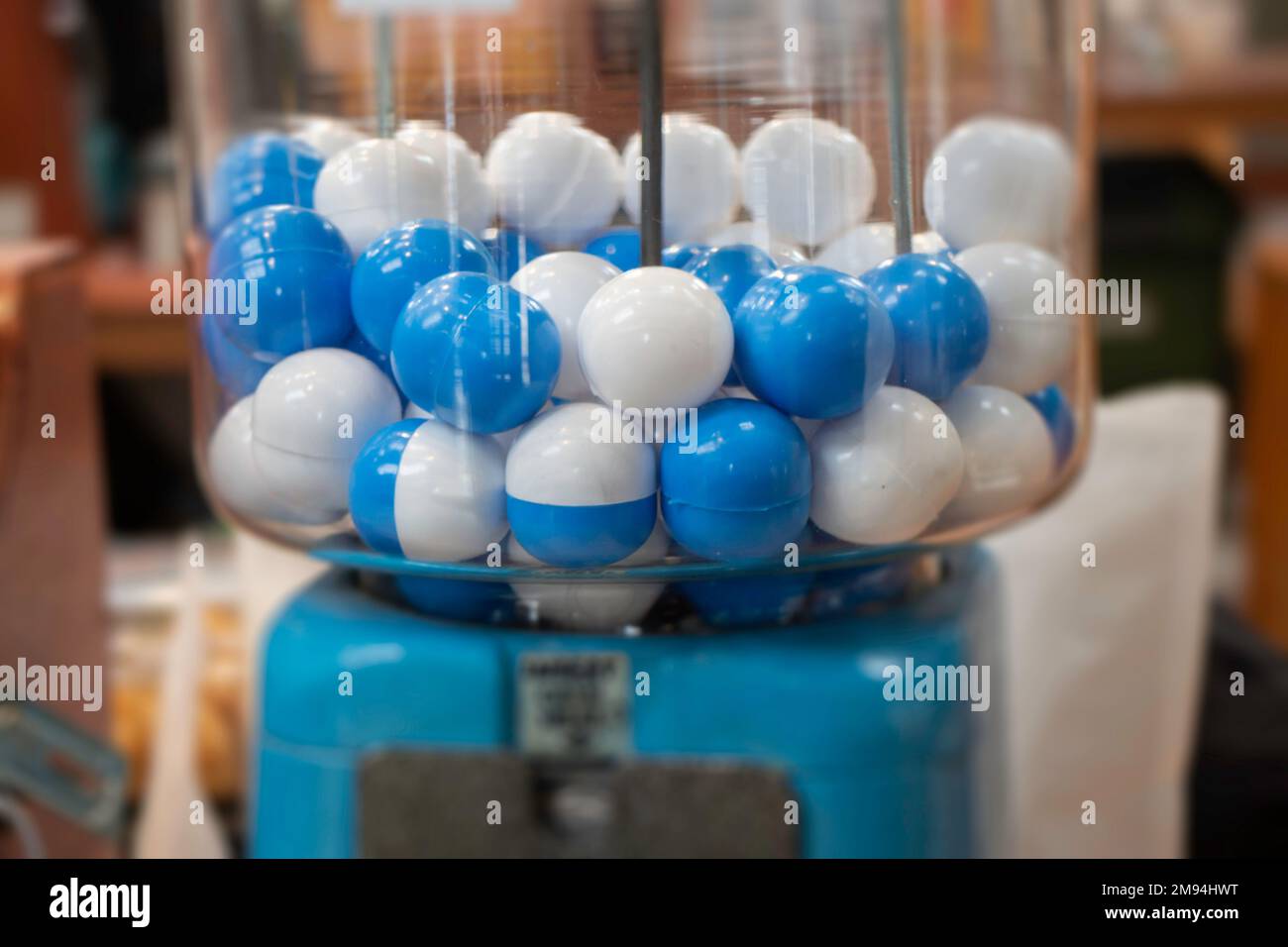 Child vending machine hi-res stock photography and images - Alamy