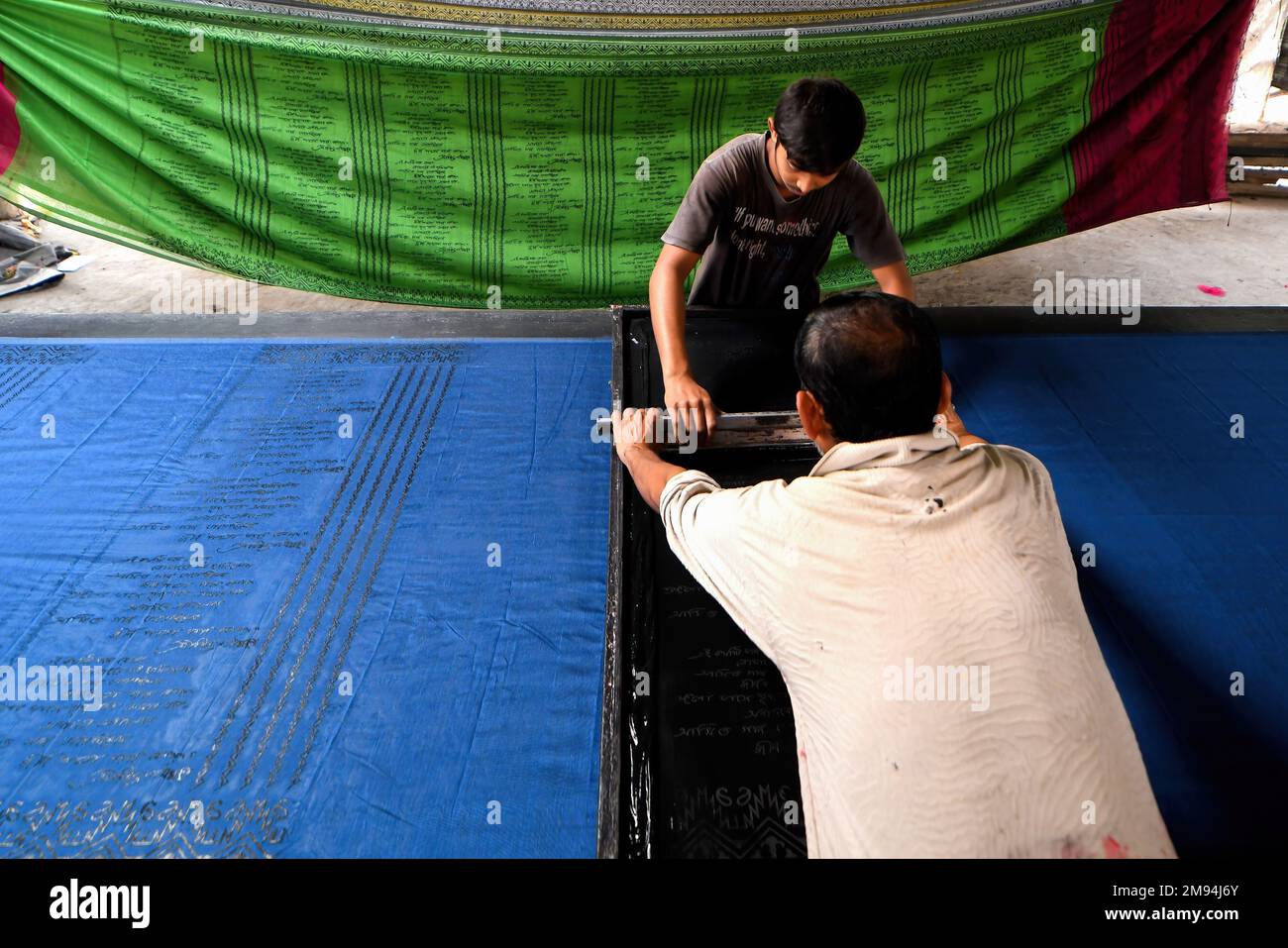 Shantipur, India. 14th Jan, 2023. Weavers are make printed design on ...