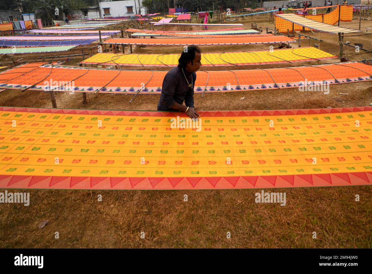 Shantipur, India. 14th Jan, 2023. A weaver seen polishing the threads ...